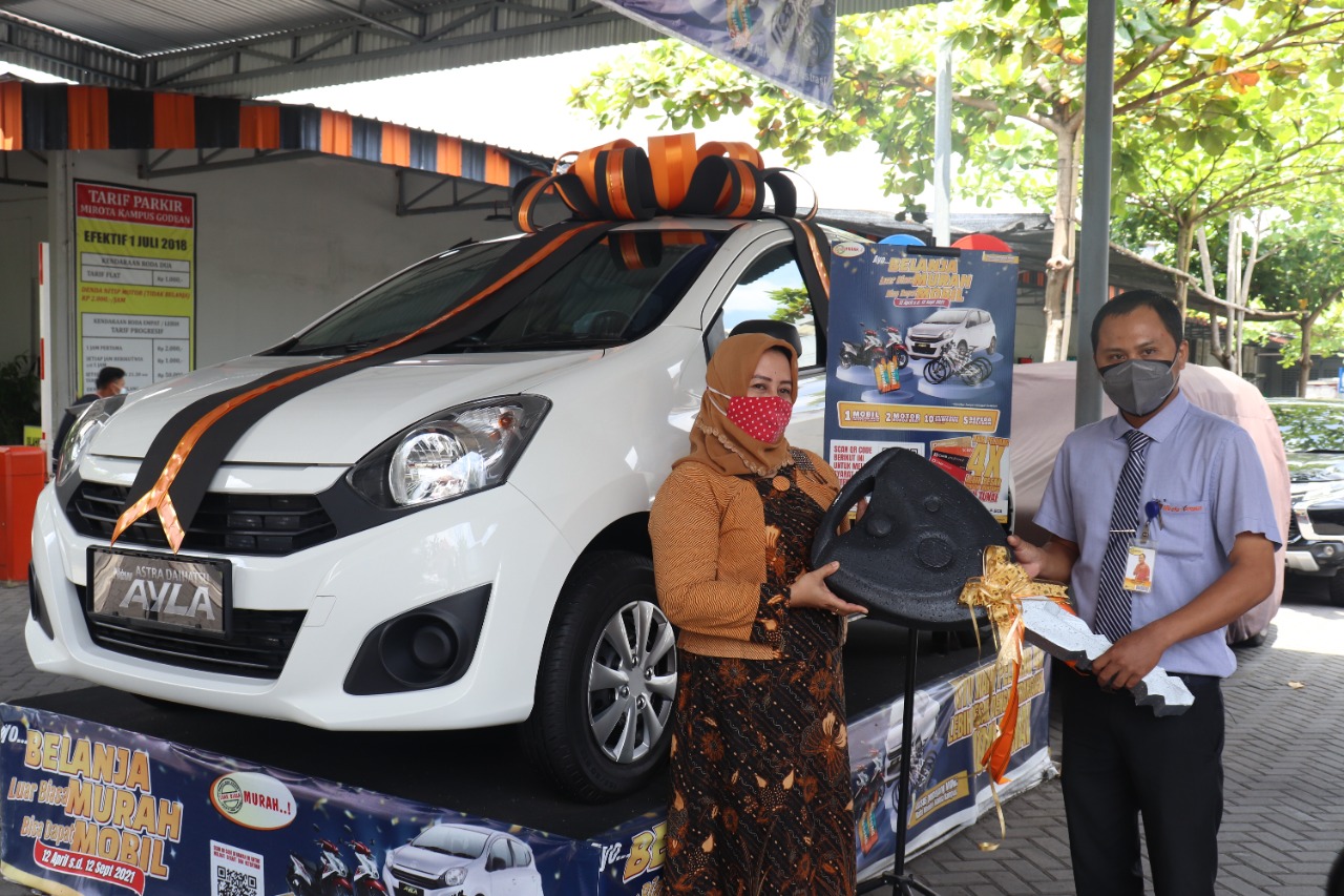 Penyerahan Grand Prize Mobil Program BLBMBDM - Manna Kampus Rumah ...